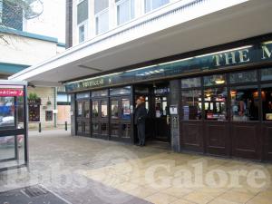 Moon On The Square (JD Wetherspoon) in Basildon : Pubs Galore