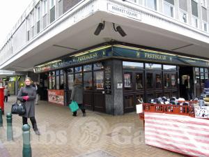 Moon On The Square (JD Wetherspoon) in Basildon : Pubs Galore