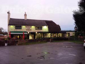 House in the Tree in Staverton (near Cheltenham) : Pubs Galore