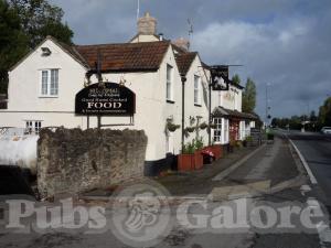 The Huntsman Inn in Falfield (near Wotton-Under-Edge) : Pubs Galore