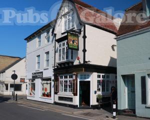 The Ship & Castle in East Cowes : Pubs Galore
