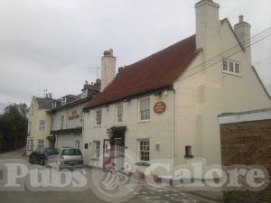The Sloop Inn in Wootton Bridge (near Ryde) : Pubs Galore