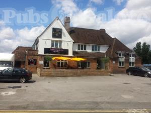 The Willow Tree in Langley (near Slough) : Pubs Galore