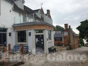 The Tudor Rose in Upper Upnor (near Rochester) : Pubs Galore