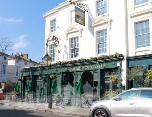 The Warwick Castle in W9 : Pubs Galore