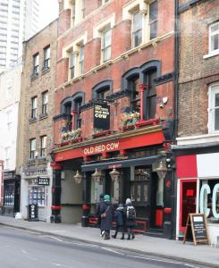 Old Red Cow in Smithfield, EC1 : Pubs Galore