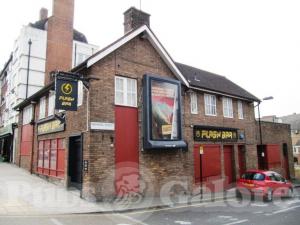 Flash Bar in South Lambeth, SW8 : Pubs Galore