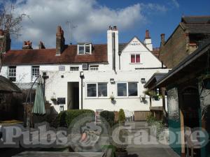 The Phoenix in Lower Sunbury, Sunbury-On-Thames : Pubs Galore