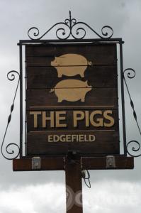 The Pigs in Edgefield (near Melton Constable) : Pubs Galore