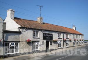The Foxhound Inn in Flixton (near Scarborough) : Pubs Galore