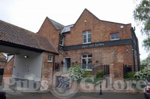 Swan & Salmon in Newark : Pubs Galore