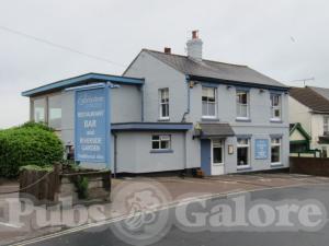 The Commodore in Oulton Broad (near Lowestoft) : Pubs Galore