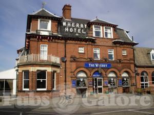 Wherry Hotel in Oulton Broad, Lowestoft : Pubs Galore