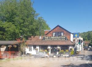 The Compasses Inn in Gomshall (near Guildford) : Pubs Galore