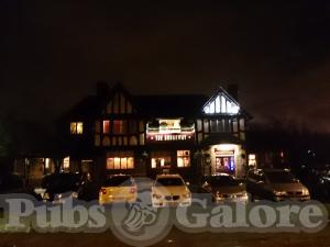 The Broadway in Wednesfield, Willenhall : Pubs Galore