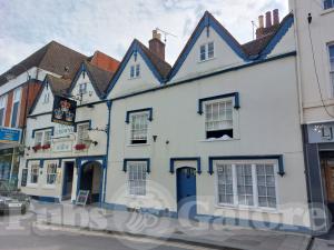 Three Crowns in Devizes : Pubs Galore