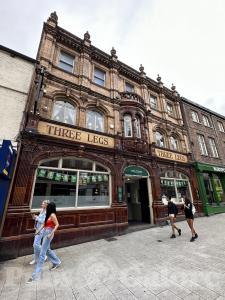 Three Legs in Leeds : Pubs Galore