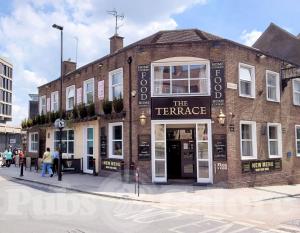 The Stonebow in York : Pubs Galore
