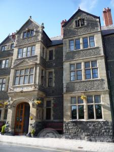 George IV Hotel in Criccieth : Pubs Galore