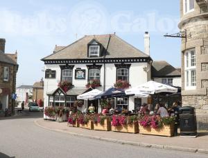 The Kings Arms in Marazion : Pubs Galore