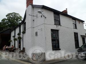 The Black Lion in Llanfair Caereinion (near Welshpool) : Pubs Galore