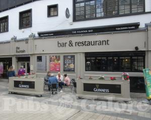 Fountain Lane in Belfast : Pubs Galore