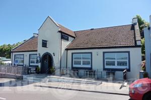 The View in Wormit (near Newport-On-Tay) : Pubs Galore