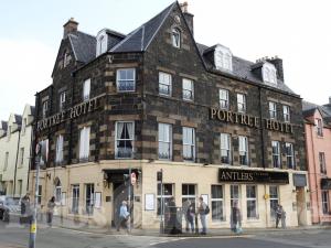 West Highland Bar @ Portree Hotel in Portree : Pubs Galore