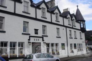 Caledonian Hotel in Ullapool : Pubs Galore