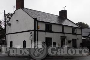 The Hand in Gwernaffield (near Mold) : Pubs Galore