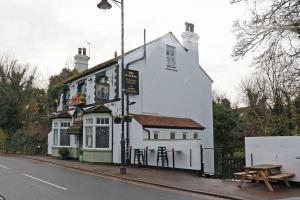 The Railway in Cheam (near Sutton) : Pubs Galore