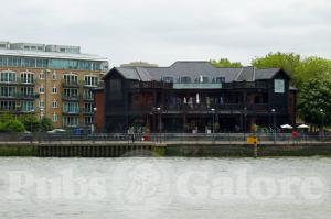 The Salt Quay in Rotherhithe, SE16 : Pubs Galore