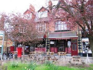 No 39 in Weybridge : Pubs Galore