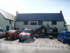 The Holman Clavel Inn in Culmhead (near Taunton) : Pubs Galore