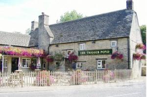 The Trigger Pond in Bucknell (near Bicester) : Pubs Galore