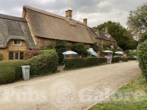The Falkland Arms in Great Tew (near Chipping Norton) : Pubs Galore