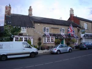 White Horse in Silverstone (near Towcester) : Pubs Galore