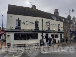 Quayside in Whitstable : Pubs Galore
