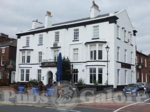 The Queens Hotel in Lytham Town Centre, Lytham St. Annes : Pubs Galore