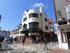 Pier View in Cowes : Pubs Galore