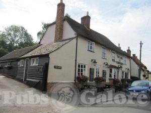 The Axe & Compasses in Braughing (near Ware) : Pubs Galore