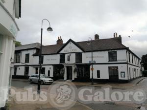 The Red Lion (JD Wetherspoon) in Petersfield : Pubs Galore