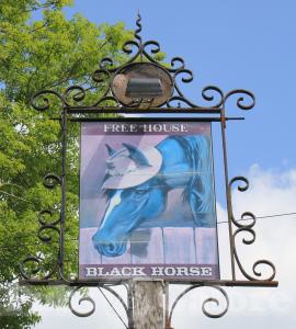 The Black Horse Inn in Amberley (near Stroud) : Pubs Galore