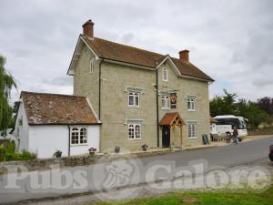 The Benett Arms in Semley (near Shaftesbury) : Pubs Galore