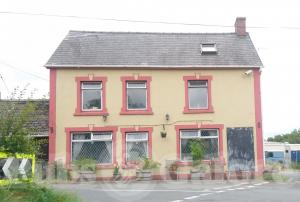The Fish & Anchor in Llanwnnen (near Lampeter) : Pubs Galore