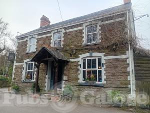 Boars Head in Tyla Garw, Pontyclun : Pubs Galore