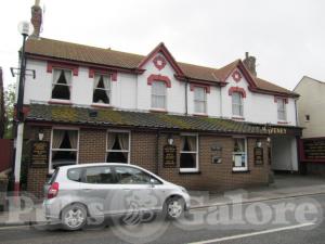The Waveney in Oulton Broad (near Lowestoft) : Pubs Galore