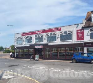 Broadview in Oulton Broad, Lowestoft : Pubs Galore