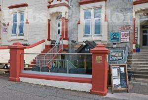 Markie Dans in Oban : Pubs Galore