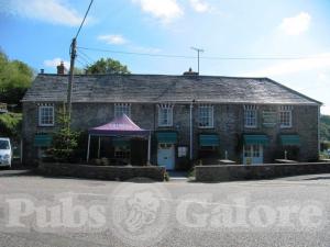 Slades House Country Inn in Sladesbridge (near Wadebridge) : Pubs Galore